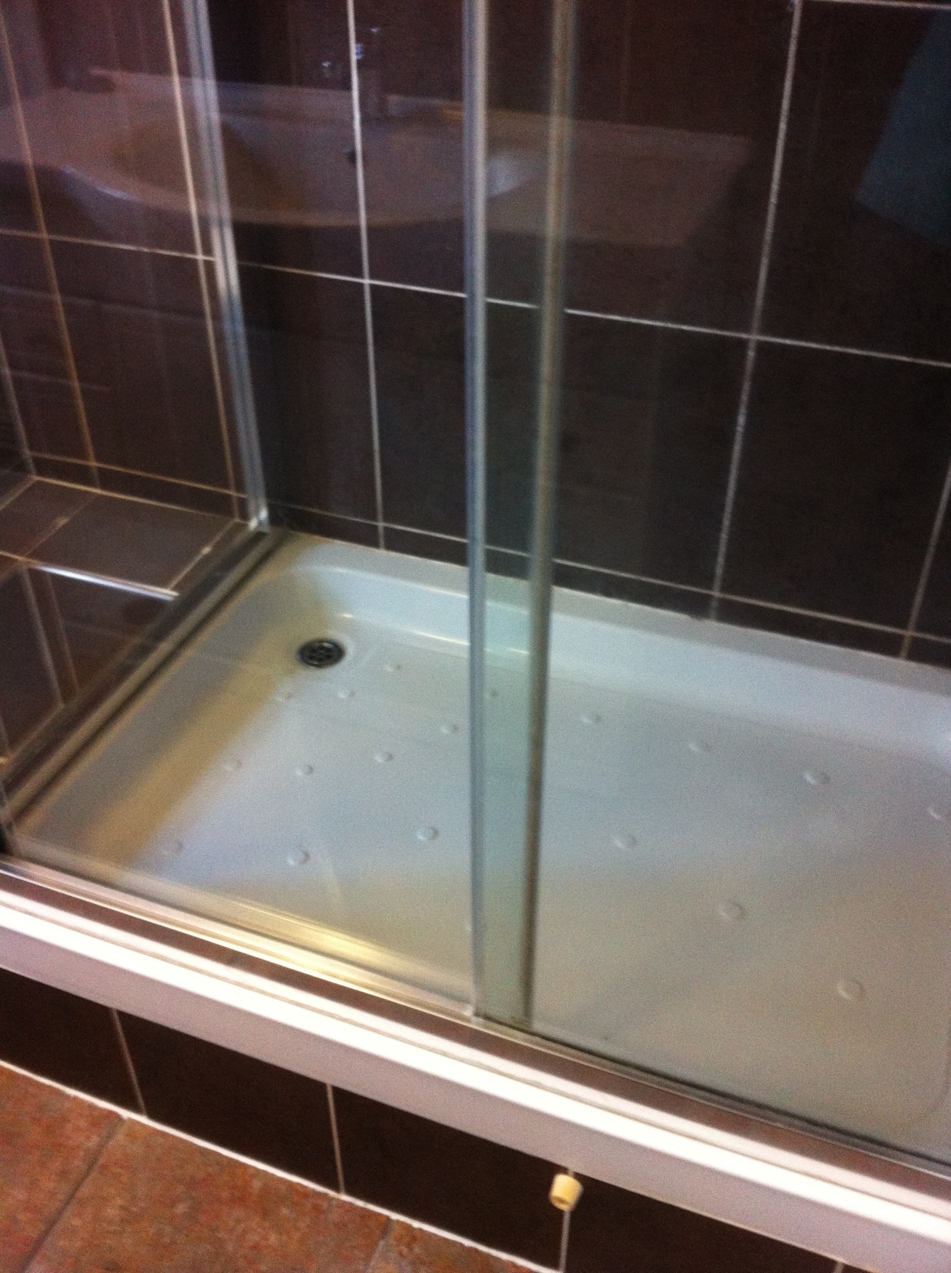 Bathroom Cleaning - Before and After! – Starlet Cleaning